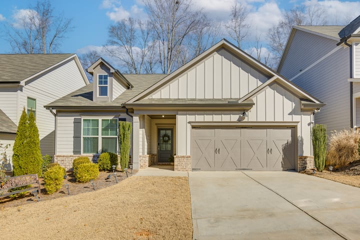 1 Mi To Lake Lanier: Modern Home W/ Patio & Yard! - Flowery Branch, GA