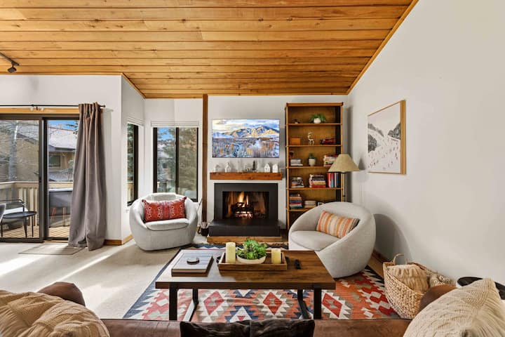 Ridge Retreat | Walk To Golf | Pool + Hot Tub - Sun Valley, ID