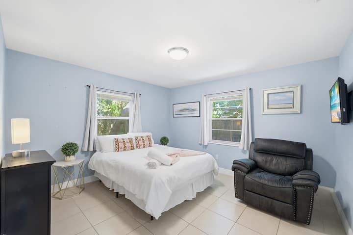 #New Chic & Pet Friendly 3br Wpb Retreat - Palm Beach, FL