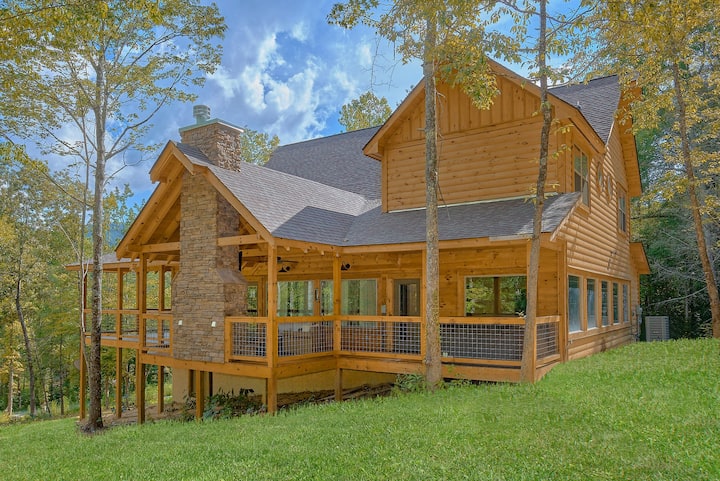 "Makin Waves" 4 Bedroom Cabin - Wears Valley, TN