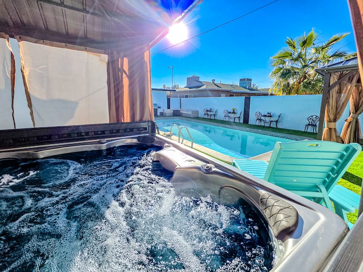 Oasis Holiday W. Pool/spa/ Bbq: Mins To Dwtn - 