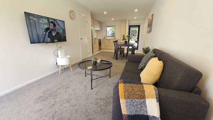 Family-friendly 2br Townhouse With Fenced Yard - Auckland