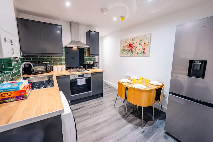 Cosy 2br Flat Steps From Cardiff Pubs & Town - Cardiff