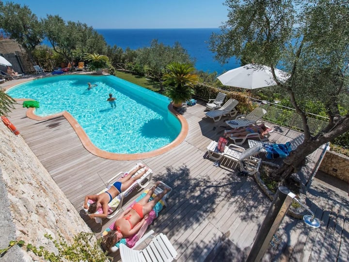 Wohnung Mit Parkplatz Und Panoramablick - Finale Ligure