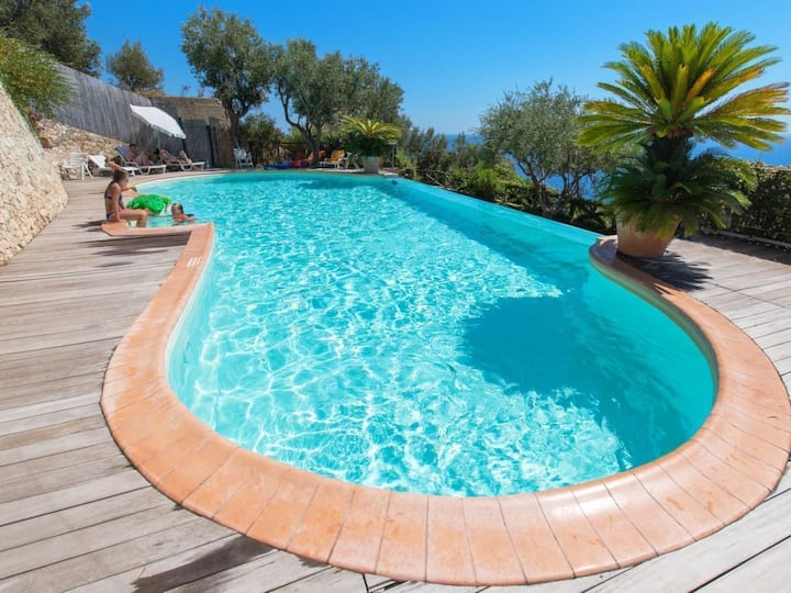 Wohnung Mit Parkplatz Und Panoramablick - Finale Ligure