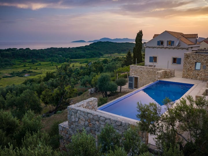 Villa Ella Mit Infinity-pool By Interhome - Slano