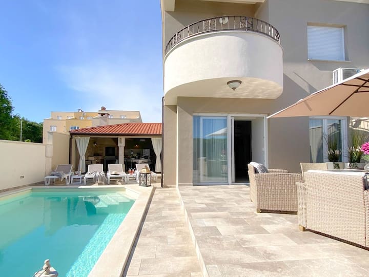 Mit Privatpool Für 6 Personen Ca. 105 M&sup2; In B - Novigrad