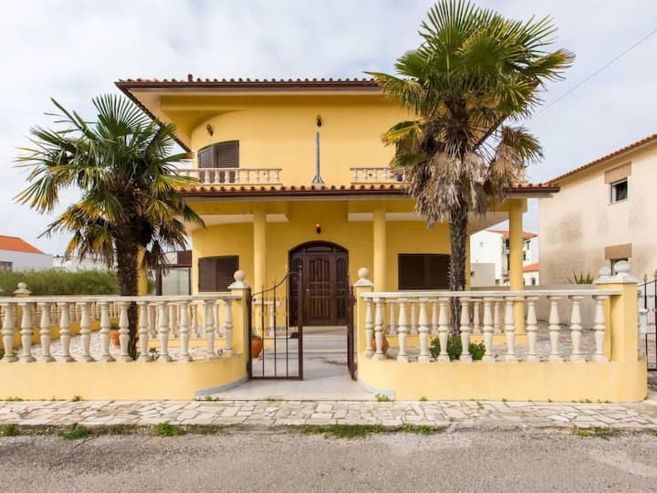 Terrassenhaus Mit Privatem Pool In Nazaré - Nazaré