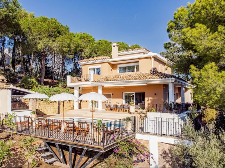4-bedroom Villa Close To Marbella's Finest Beaches - Marbella