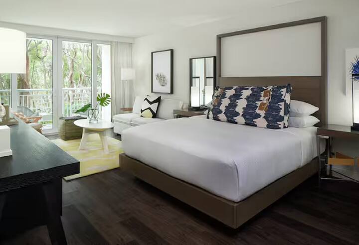 2 Island King Room Overlooking Lush Hammock Views - Key Largo, FL