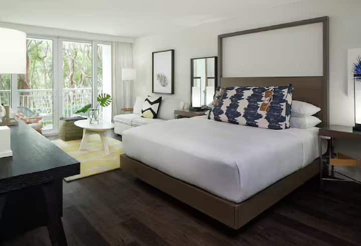 Beachfront Sanctuary W/ Private Balcony & Hammock - Key Largo, FL