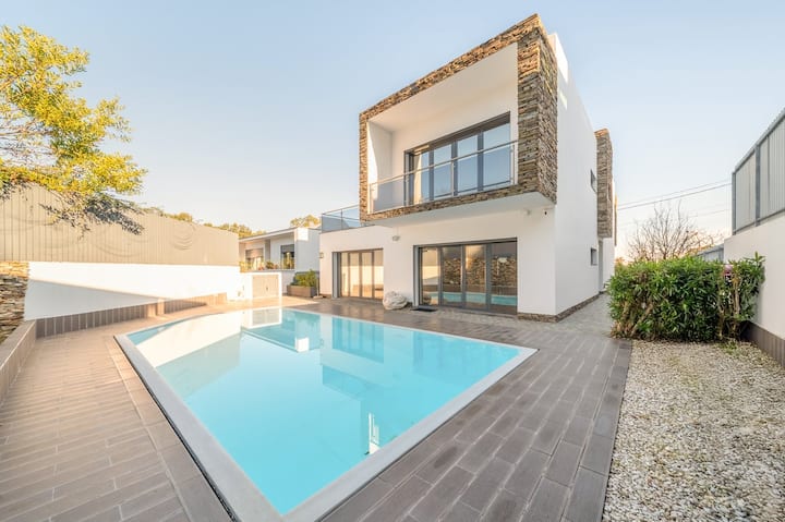 Guestready - Charming Family Retreat With Pool - Costa da Caparica