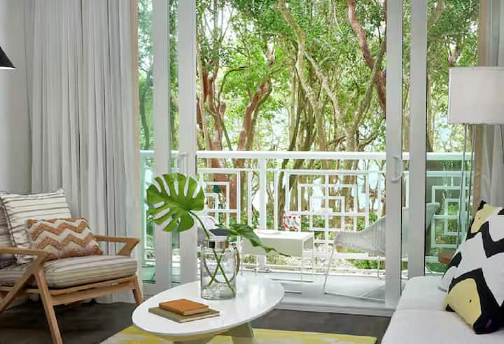 2 Partial Waterfront King Room Near Shoreline - Key Largo, FL