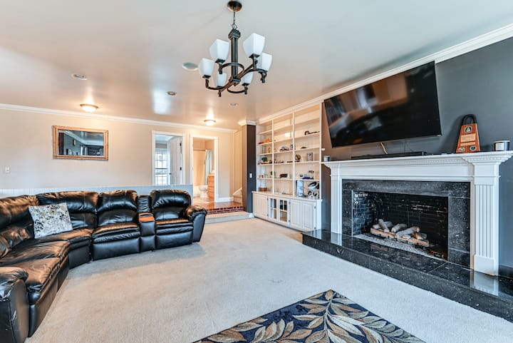 Walk To League Stadium: Huntingburg Family Home! - 야스퍼