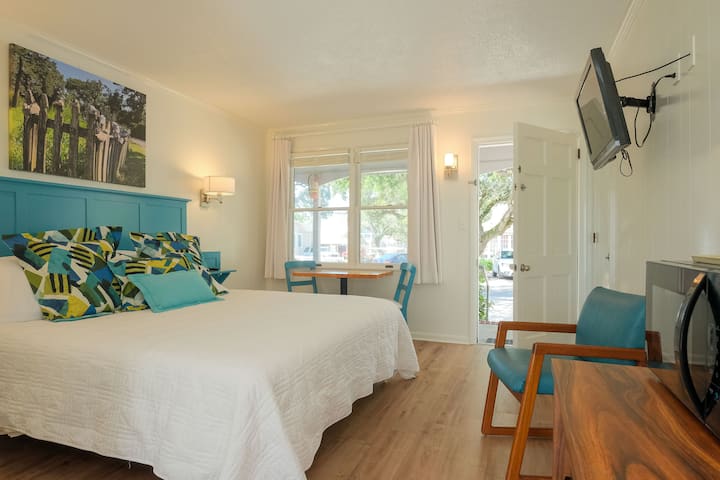 'Shelling Suite' Bluff Shoals Motel - Room 5 - Ocracoke, NC