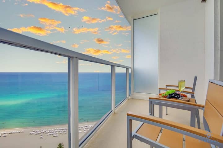 Beachfront Resort - Luxury Ocean View Studio - Sunny Isles Beach, FL