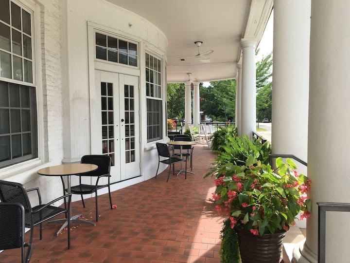 Elegant Retreat With Modern Flat-screen Tv - Berea, KY