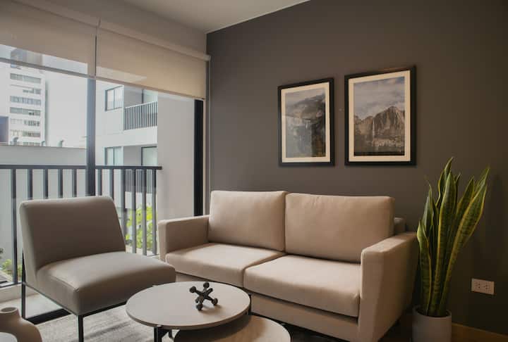 W* | Prime 2br W/ Balcony In Miraflores - Peru