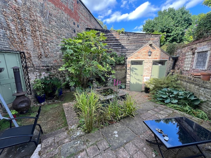 Central 3 Br Home With Private Courtyard - Ely