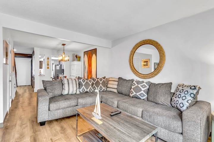 Steps To Coligny Plaza & Beach | Coastal Villa - Hilton Head Island, SC