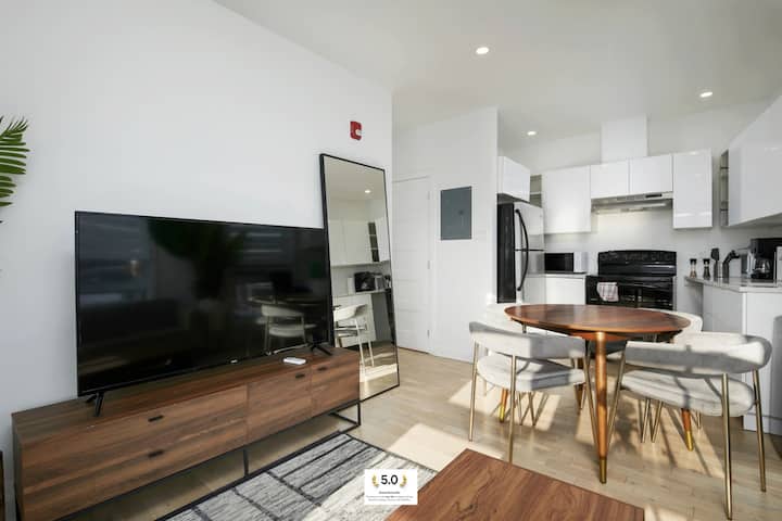 Bright & Modern 2br Haven In Ville‑marie - Saint-Lambert