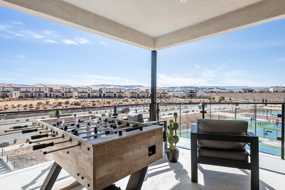 A Sapphire Sunset: Desert Color Lagoon + Beaches - Townhouses for Rent ...