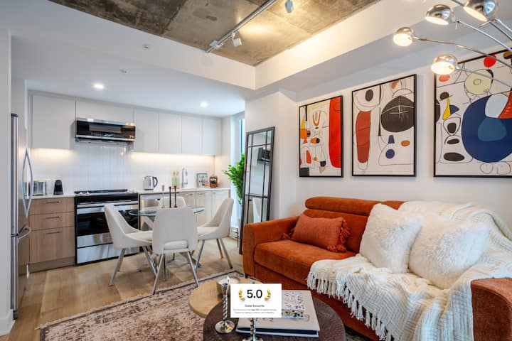 Urban Stay With Pool, Rooftop & Ev Parking - Montreal