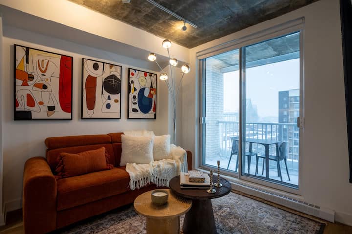 Urban Stay With Pool, Rooftop & Ev Parking - Montreal