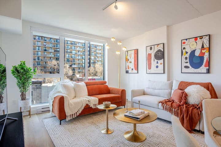 Downtown Retreat With Pool, Terrace & Ev Charging - Montreal