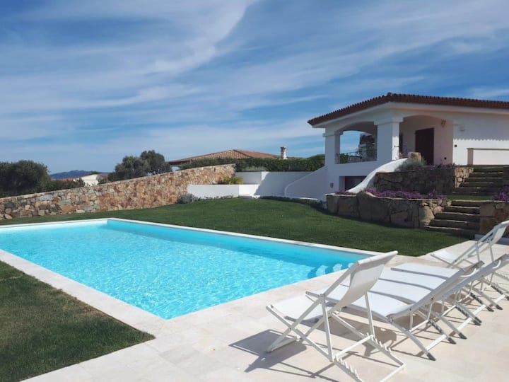 Villa Smeralda Mit Privatem Pool Und Atemberaubend - La Maddalena