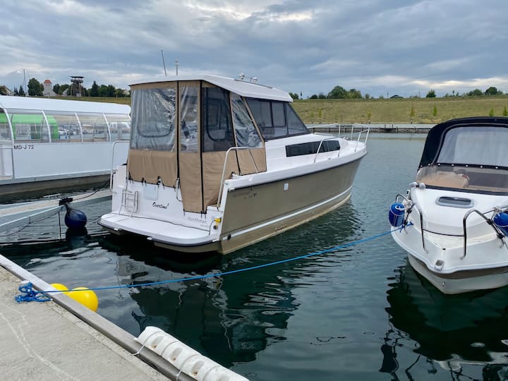 Yacht Overtime Im Hafen Der Marina Braunsbedra - Freyburg