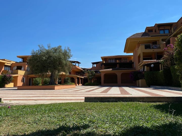 Große Drei-zimmer-wohnung Am Golf Von Marinella - Olbia
