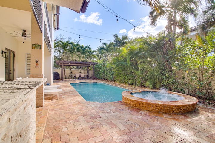 Great For Gatherings! Sleek & Relaxing Hialeah Gem - Miramar, FL