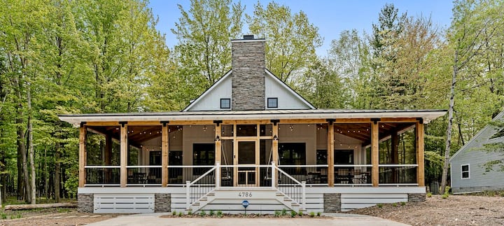 Beautiful Modern Farmhouse Steps To Lake Mi Beach - Pentwater, MI
