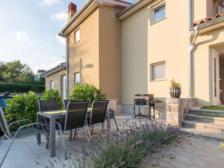 Mit Garten, Grill Und Terrasse By Interhome - Fiume