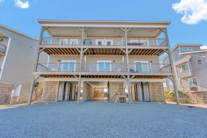 Sky Paradise: Modern Oceanfront Townhome - North Topsail Beach, NC