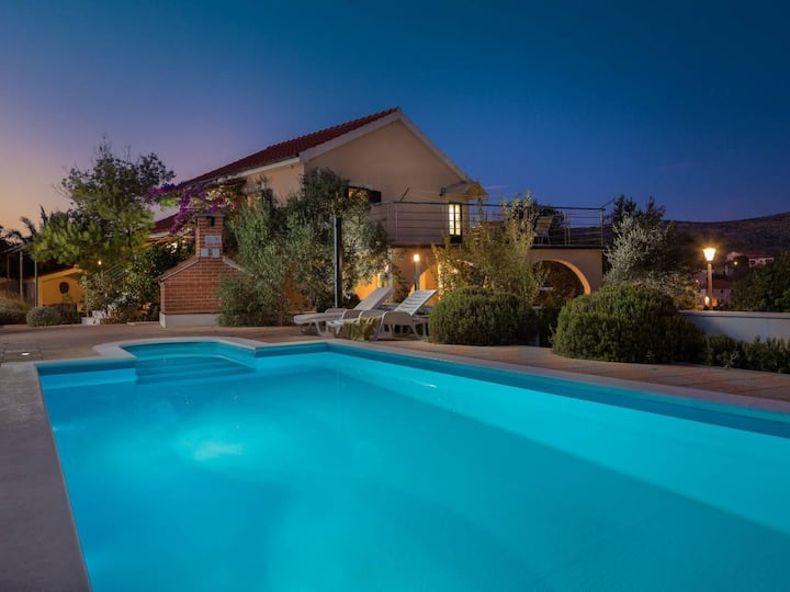 Villa Bravura By Interhome - Milna