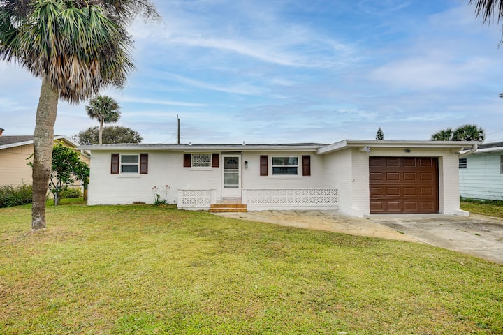 Walk To Romano Beachfront Park: Airy Home W/ Yard - Ormond Beach, FL