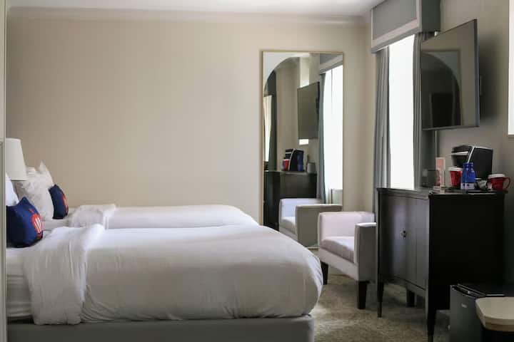 3 Stylish Charlotte Units Near Spectrum Center - Charlotte, NC