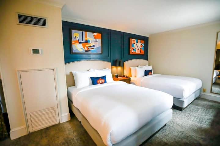 3 Units Steps From Sports Venues – 5 Min Walk - Charlotte, NC