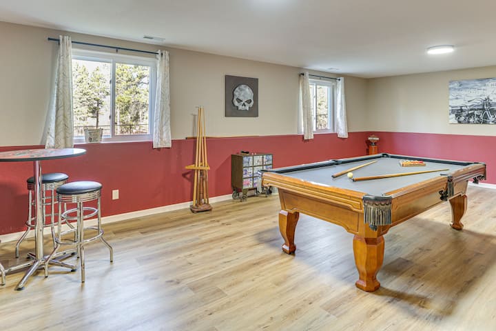 2 Mi To Main St, Sturgis! Spacious Group Getaway - Sturgis, SD