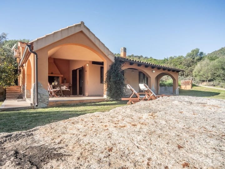 Schöne Moderne Villa In Privater Lage, Umgeben Von - Costa Rei