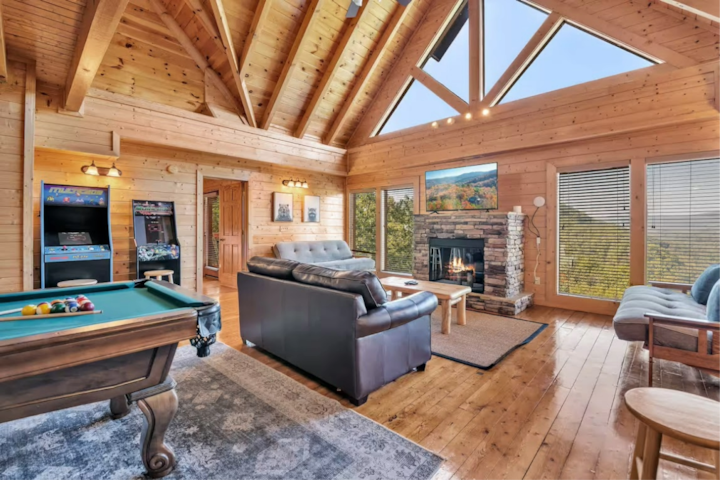 Theater, Views & Hot Tub! Community Pool Sleep 30! - Pigeon Forge, TN