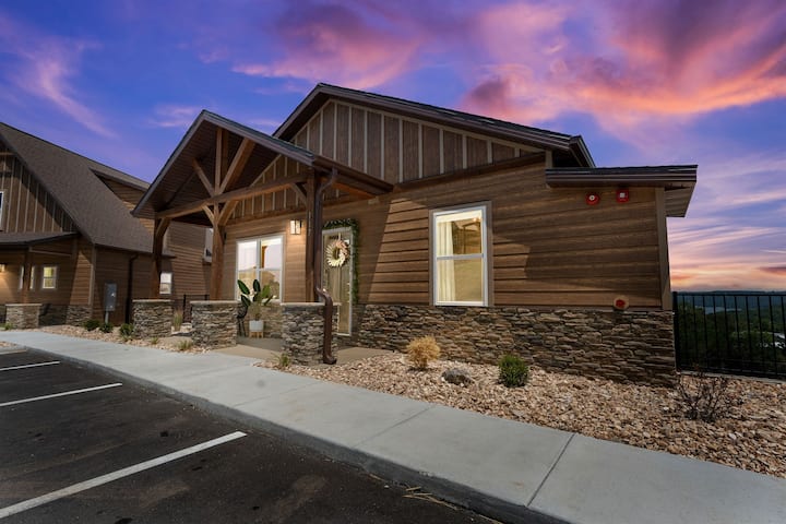 5 Bdrm, Lazyriver, Indoor/outdoor Pools - Table Rock Lake