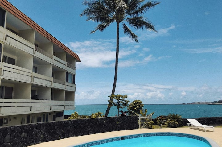 Oceanfront Hotel | Deluxe 1 King Bed Room - Hilo, HI