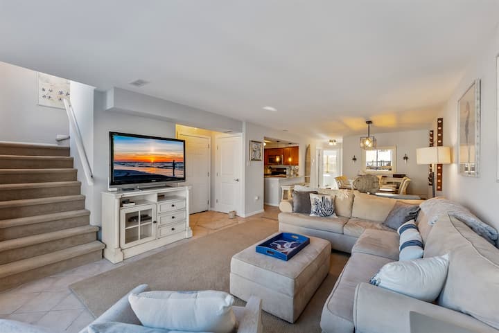 Waterfront 3br/2ba W/pool, Private Parking, Deck - Cape May, NJ
