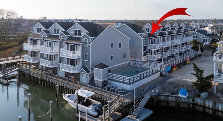 Waterfront 3br/2ba W/pool, Private Parking, Deck - Cape May, NJ