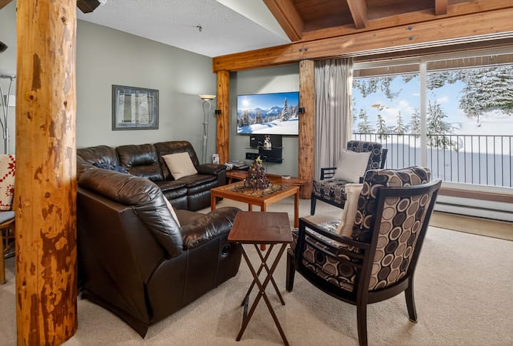 Charming Mountain Condo Ski In/out Access - Big White Ski Resort, BC