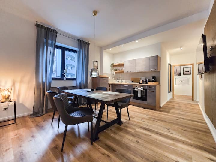 Alpha Apartments: 3br Prime Suite, Elite Quarters - Dortmund