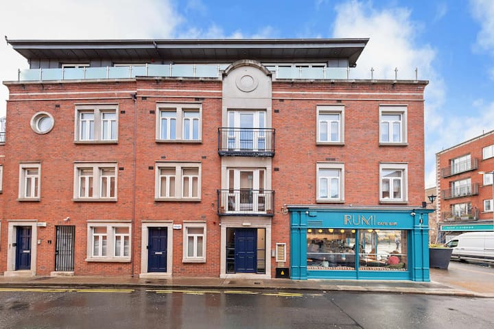 Dean Swift Square By Dublin At Home - Dublin